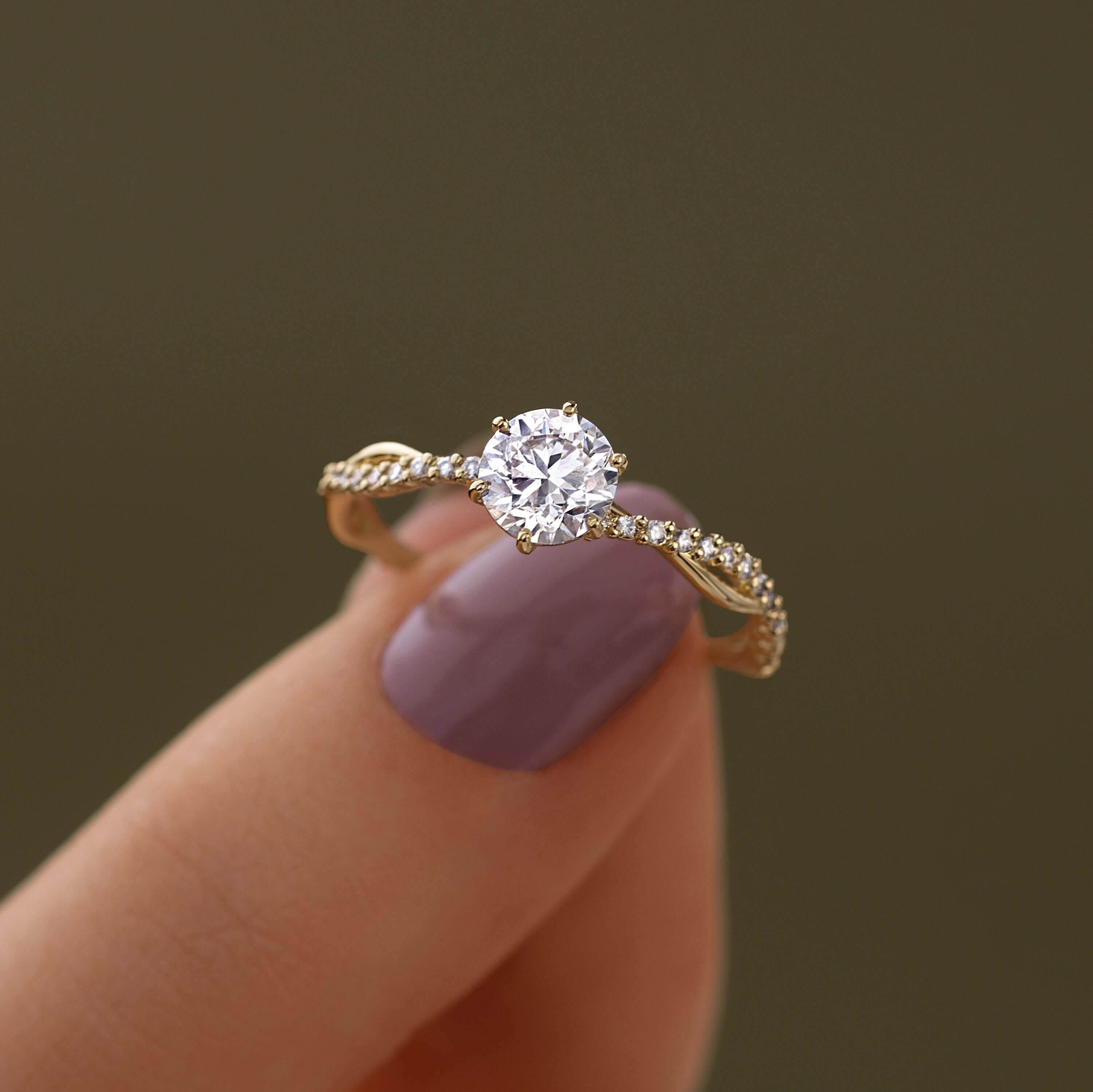 round cut diamond ring